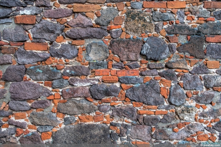 Ruinenmauer im Garten selber bauen - so gelingt eine antike Mauer ...