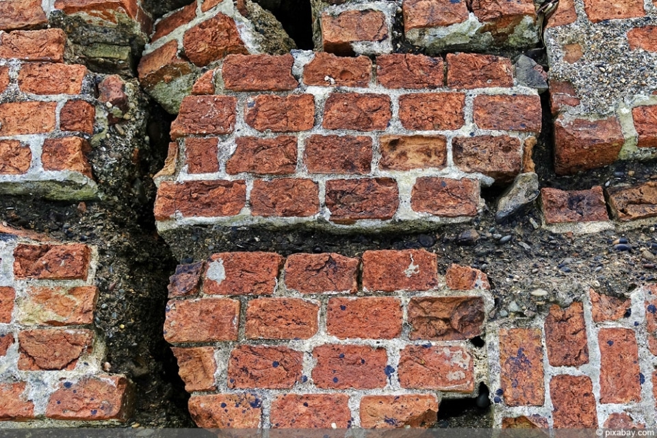 Ruinenmauer im Garten selber bauen - so gelingt eine antike Mauer ...